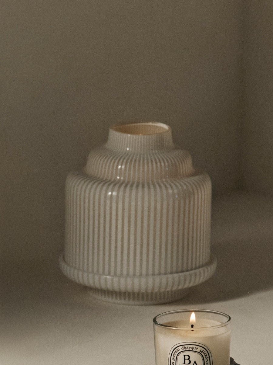 White Pyramid Candle Holder - For classic candles | Diptyque Paris